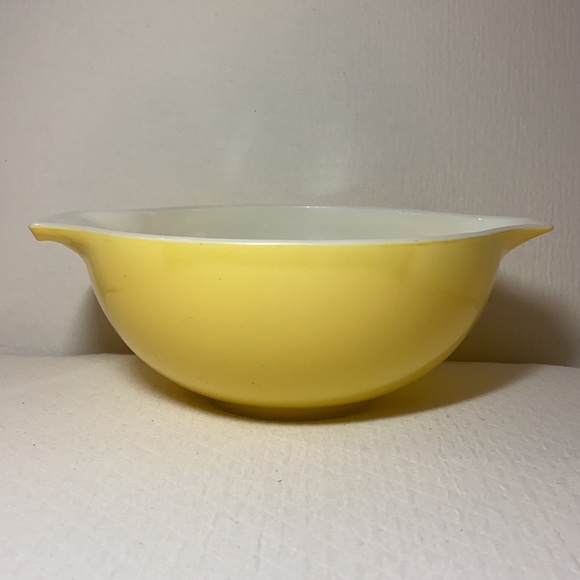 Pyrex | Kitchen | Vintagepyrex 443 22 Qt Primary Yellow Cinderella Bowl ...